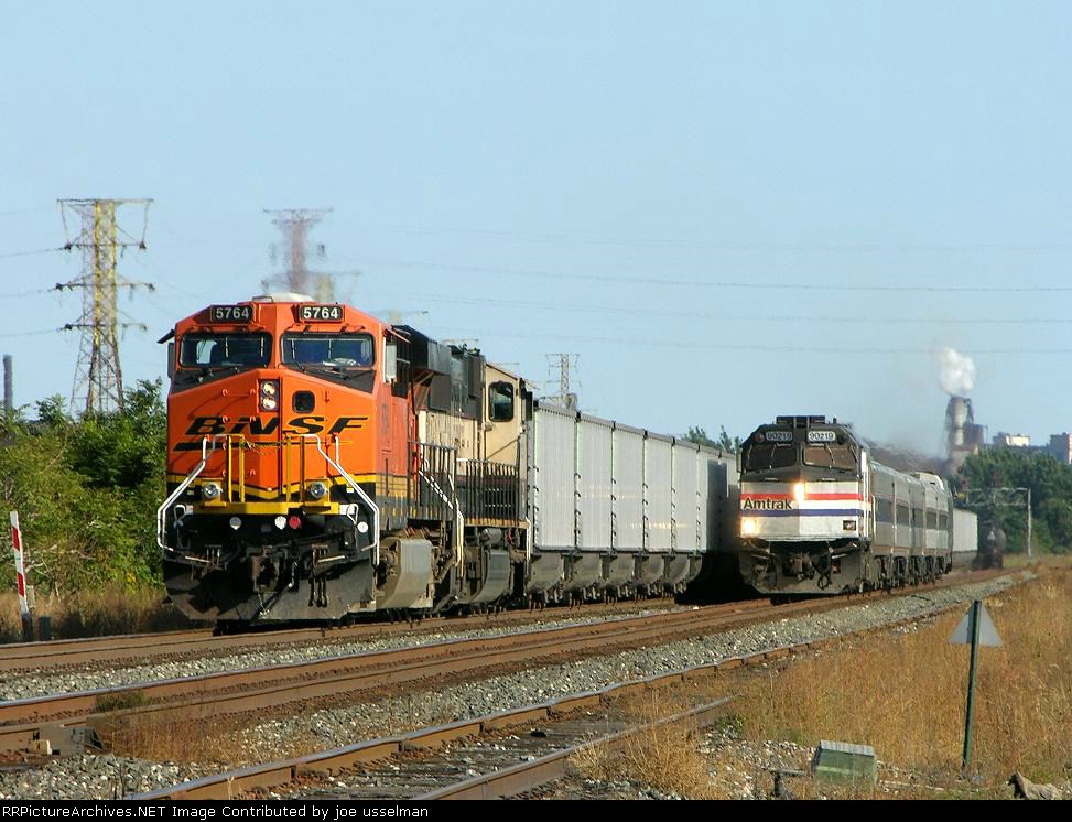 BNSF 5764